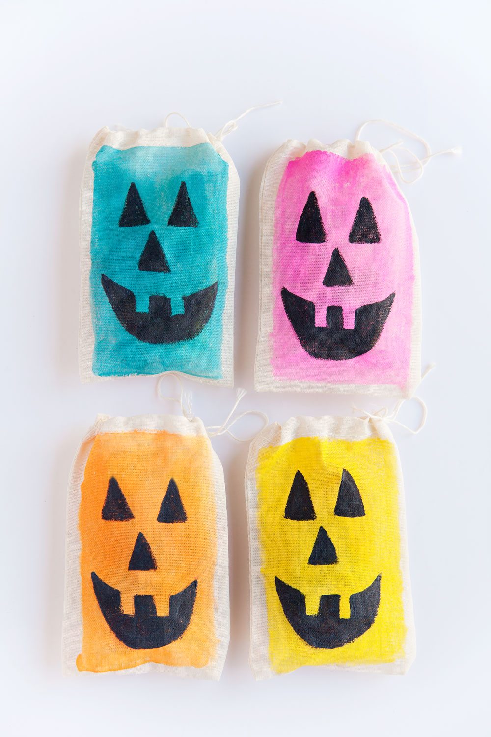 DIY Colorful Jack O’Lantern Treat Bags | The Sweetest Occasion | Bloglovin’