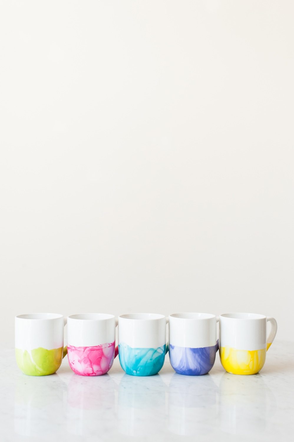 DIY Marble Dipped Mugs | The Sweetest Occasion | Bloglovin’