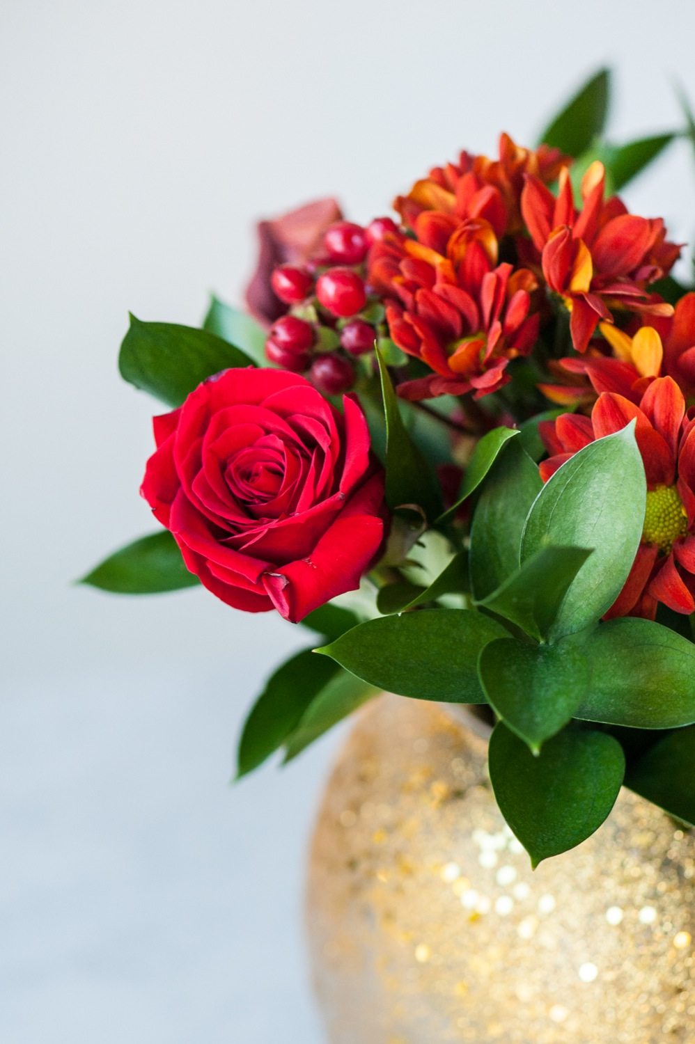DIY Gold Confetti Glitter Vase | The Sweetest Occasion | Bloglovin’