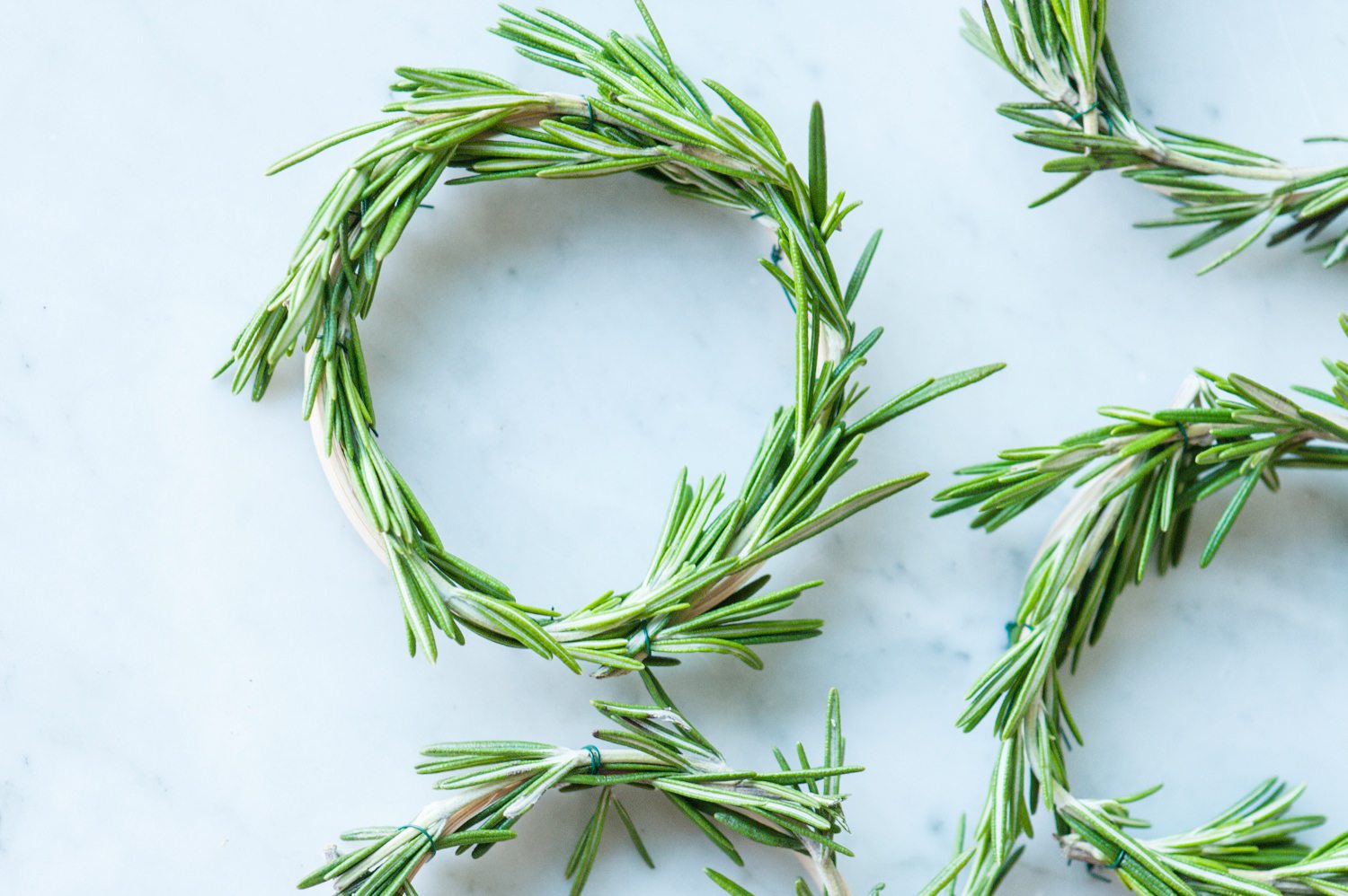 DIY Mini Rosemary Wreath Garland - The Sweetest Occasion